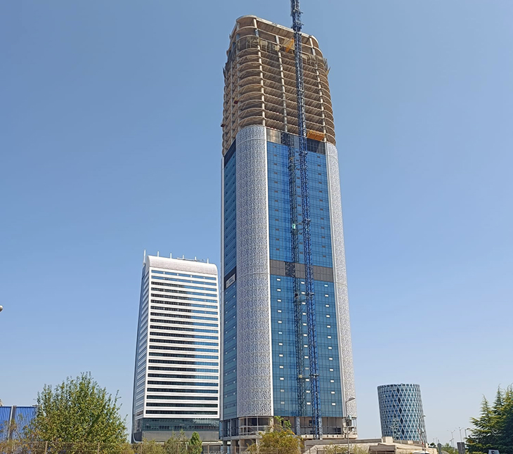 Напредва изграждането на най-високата сграда в България - Sky Fort